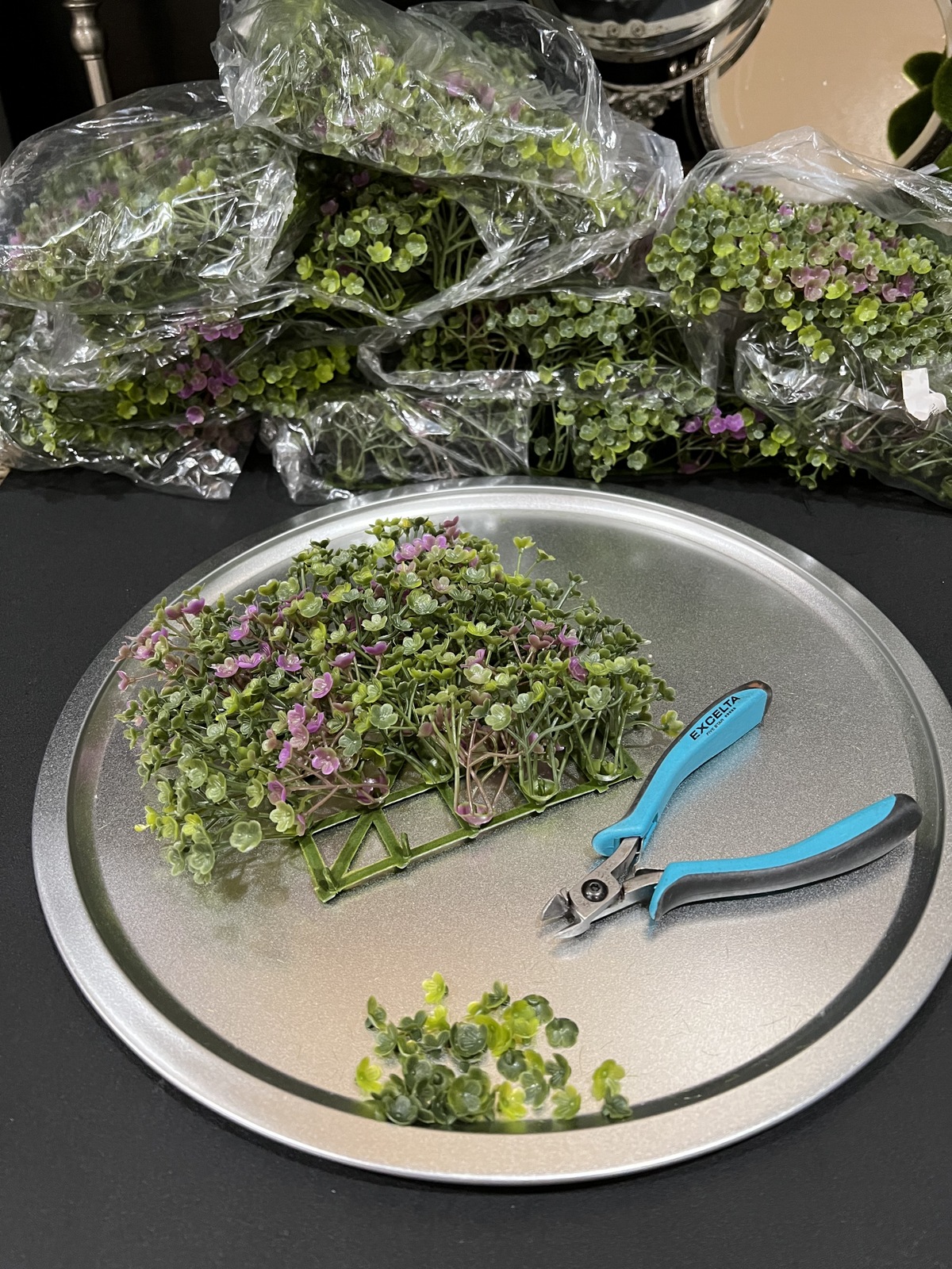 DIY: Make Clover Confetti - JayDeeMahs.com